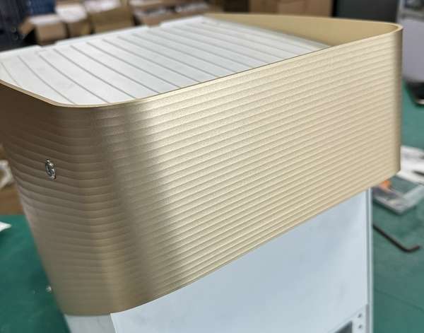 Bengle in realistic gold